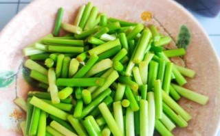 蒜薹怎么保存时间长_蒜薹炒什么最好吃