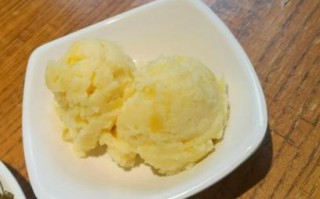 家常葱花土豆泥怎么做_土豆泥不糊锅的秘诀