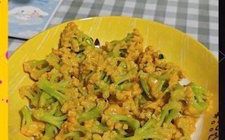 鸡蛋炒黄花菜怎么做_黄花菜炒蛋的窍门