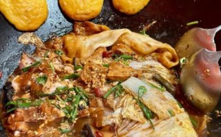 铁锅炖鱼贴饼子怎么做_贴饼子用什么面