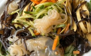 凉拌东北酸菜怎么做_东北酸菜凉拌要不要焯水