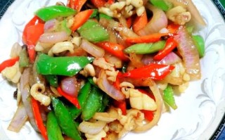 鱿鱼炒辣椒怎么做_鱿鱼炒辣椒家常做法