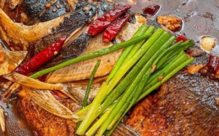 鱼头泡饼怎么做才好吃_鱼头泡饼的家常做法