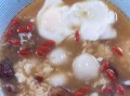 甜酒鸡蛋汤圆怎么煮好吃_甜酒汤圆煮多久不糊锅
