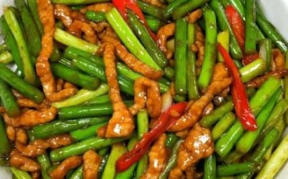 蒜苔炒肉家常简单做法_蒜苔炒肉怎么炒才嫩