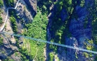 岳阳平江旅游景点推荐_平江石牛寨玻璃桥门票多少钱