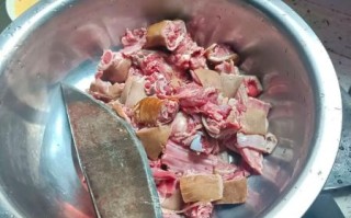 农村大锅炖狗肉怎么做_狗肉炖多久才烂
