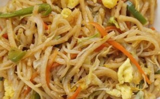 鸡蛋炒饼丝怎么做_鸡蛋炒饼丝家常做法