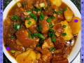土豆红烧肉怎么做_红烧肉土豆比例是多少