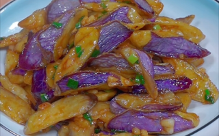 油焖茄子怎么做_油焖茄子用不用焯水