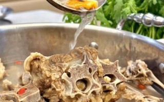 清汤羊蝎子怎么做_羊蝎子焯水多久才没膻味