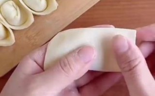 馄饨怎么包视频简单方法_新手一看就会的馄饨包法