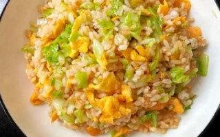 鸡蛋炒饭怎么炒好吃_家常鸡蛋炒饭做法