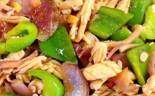 鱿鱼炒洋葱怎么做_鱿鱼炒洋葱家常做法