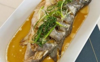 清蒸鲈鱼怎么做才鲜嫩_红烧鲤鱼怎么做好吃