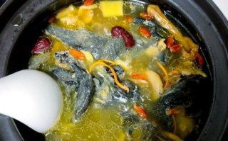 乌鸡怎么炖好吃_家常五香乌鸡汤做法