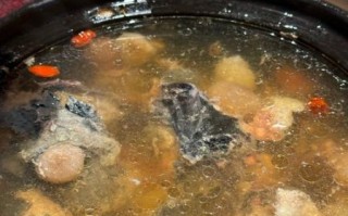 炖乌骨鸡汤用什么材料_炖多久才最补