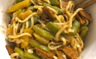 豆角焖面怎么做_豆角焖面用生面还是熟面