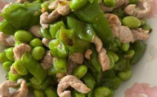 青椒炒毛豆怎么做_青椒炒毛豆先炒哪个