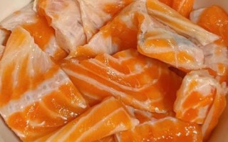 三文鱼骨汤怎么炖好喝_三文鱼骨汤的做法窍门