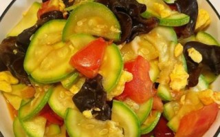 西葫芦炒鸡蛋怎么炒好吃_西葫芦炒鸡蛋需要焯水吗