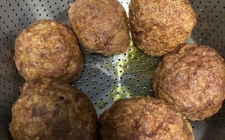 炸四喜丸子怎么做才外酥里嫩_炸四喜丸子家常做法窍门
