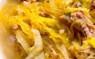 酸菜炖大骨头怎么做_酸菜炖大骨头要焯水吗