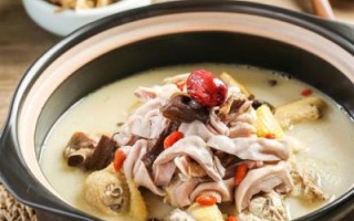 猪肚鸡放什么药材_煲多久最香