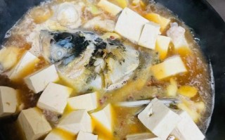 鲤鱼炖豆腐怎么做好吃_家常鲤鱼炖豆腐做法