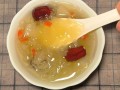 冰糖雪梨银耳汤的做法_冰糖雪梨银耳汤的功效与禁忌