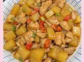 土豆炒鸡肉怎么做_家常土豆炒鸡肉先炒哪个