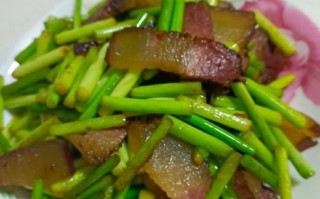 腊肉不煮能直接炒吗_腊肉炒前要不要焯水