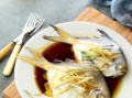 小鲳鱼怎么做好吃_清蒸小鲳鱼的家常做法
