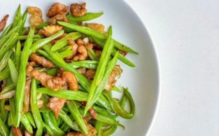炒豆角丝的家常做法_豆角丝怎么炒才脆嫩