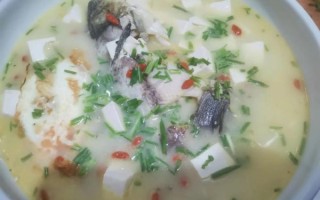 鲫鱼汤怎么炖才白_鲫鱼汤的做法家常