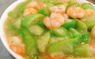 丝瓜炒虾仁怎么做_丝瓜炒虾仁要焯水吗