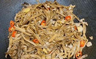 黄花菜中毒会死人吗_黄花菜中毒症状多久出现