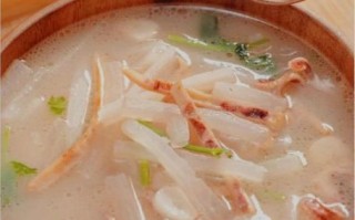 家常鱿鱼汤怎么做_鱿鱼海鲜汤的做法大全