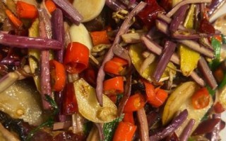 蕨菜怎么焯水去涩_蕨菜炒肉家常做法