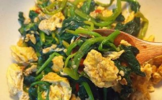 菠菜炒鸡蛋怎么做_菠菜炒鸡蛋家常做法