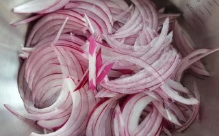 洋葱怎么切丁_洋葱切丁不流泪的方法