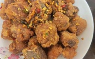 椒盐排骨怎么做才外酥里嫩_椒盐排骨腌制多久入味
