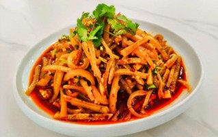 凉拌猪皮怎么做_猪皮焯水多久才脆弹