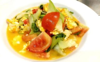 番茄炒丝瓜怎么做_丝瓜炒番茄要不要焯水