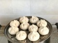 洋葱酱肉包子怎么做_包子馅怎么调才多汁