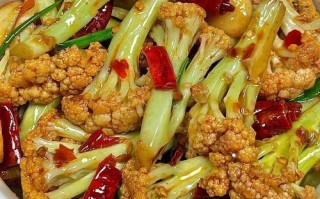 花菜凉拌怎么做好吃_花菜焯水几分钟口感脆