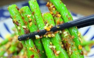 凉拌豆角芝麻酱怎么做_豆角焯水几分钟才脆