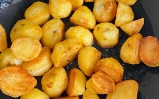 炕土豆怎么做才外酥里糯_炕土豆用大火还是小火