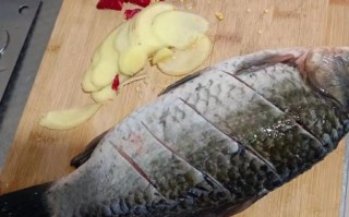 鱼炖豆腐的家常做法_鱼炖豆腐怎么做才入味