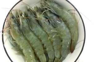 辣炒青虾怎么做_辣炒青虾需要焯水吗